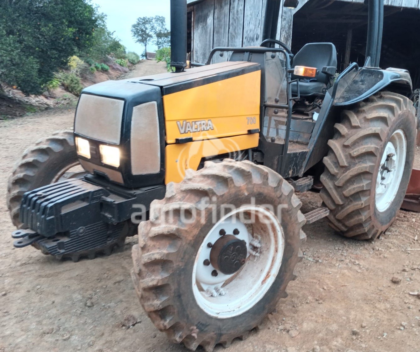 Trator Valtra 700 ano 2000 | agrofinder
