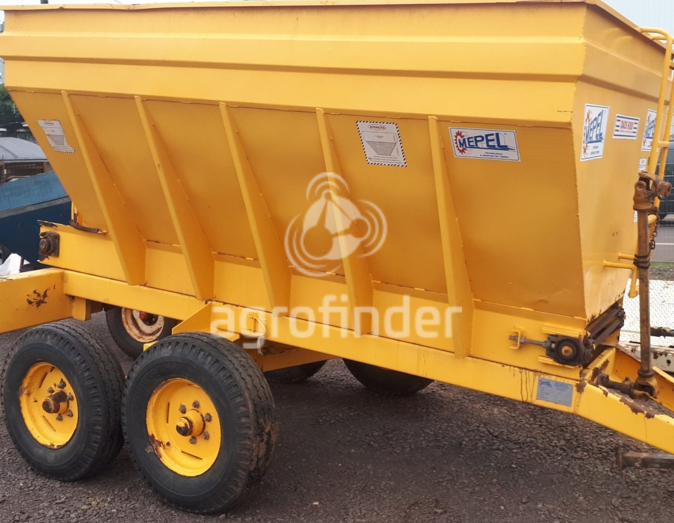 Distribuidor de sólidos Mepel DAOS 6000 Ano 2013 | agrofinder