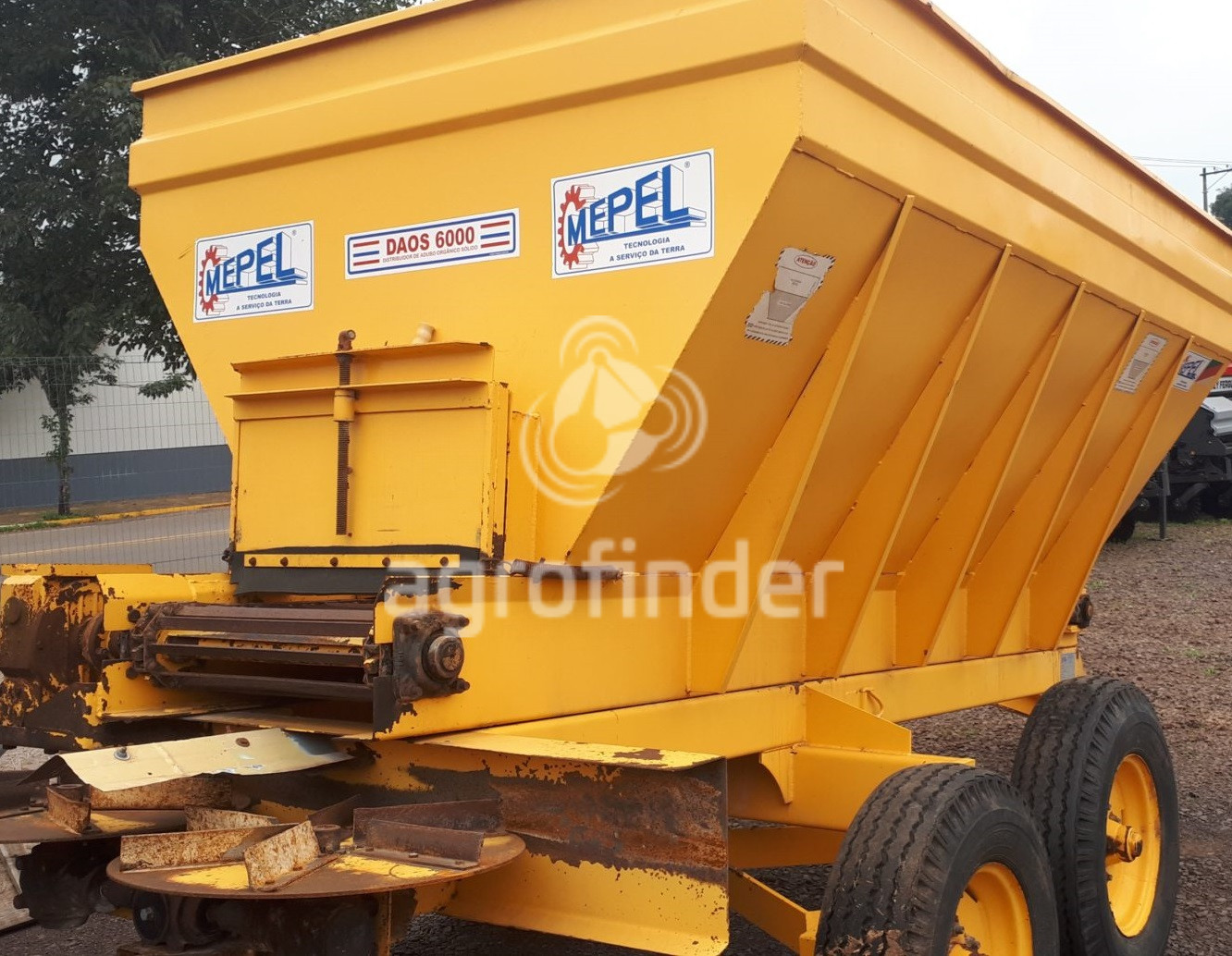 Distribuidor de sólidos Mepel DAOS 6000 Ano 2013 | agrofinder