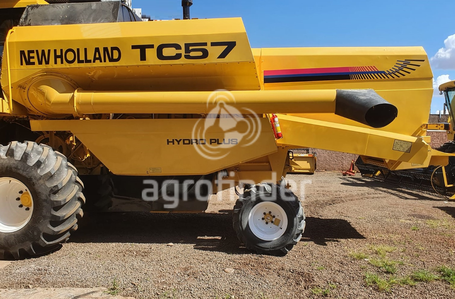 Colheitadeira New Holland TC 57 ano 2002 | agrofinder