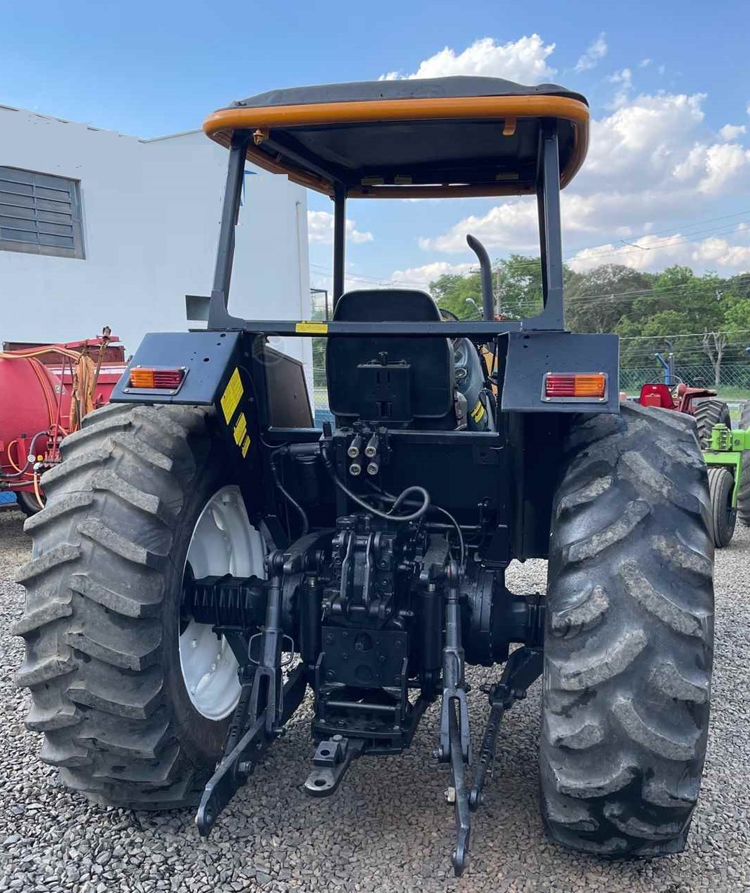 Trator Valtra BM 110 Ano 2004 | agrofinder