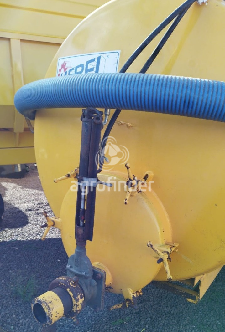 Distribuidor de Fertilizante Líquido Mepel DAOL VÁCUO 4000 ano 2011 ...