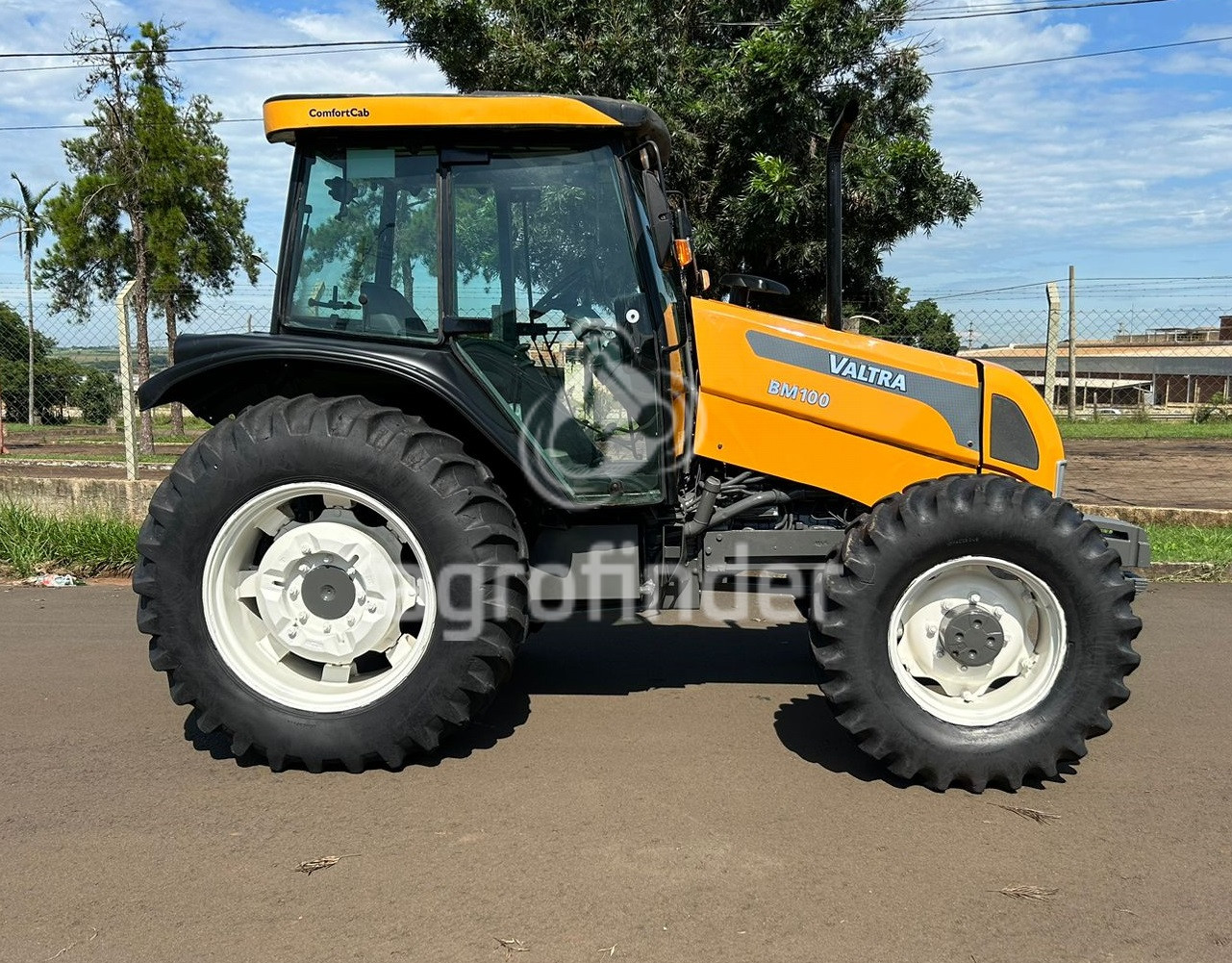 Trator Valtra BM100 Ano 2008 | agrofinder