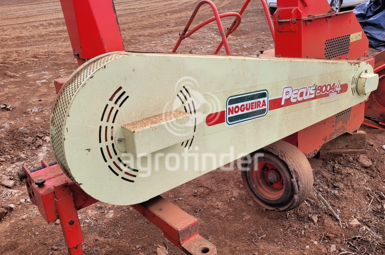Ensiladeira Nogueira Pecus 9004 ano 2013 | agrofinder