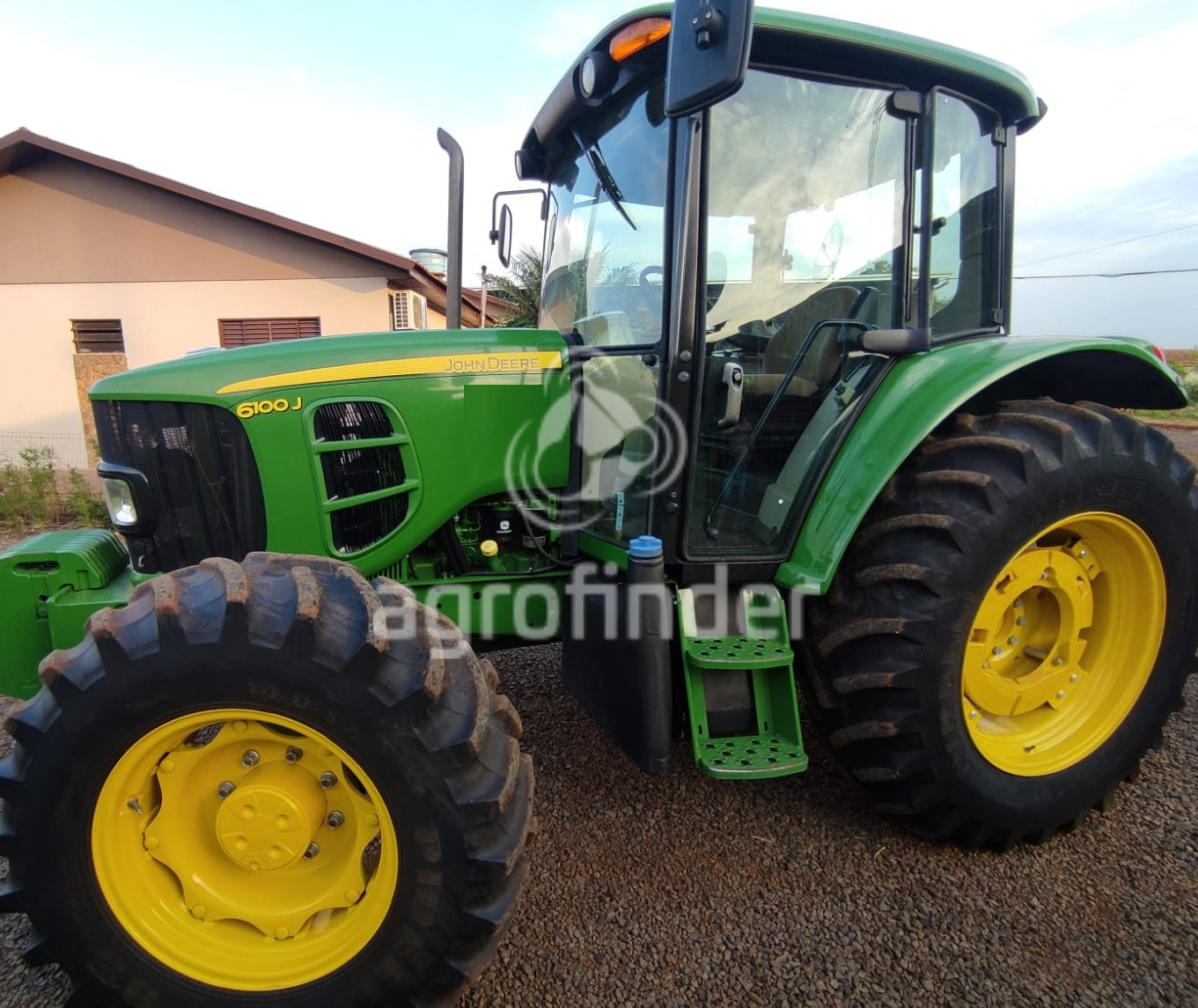 Trator John Deere 6100J Ano 2018 | agrofinder